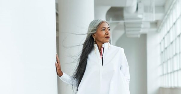 JoAni Johnson: Είναι μοντέλο, είναι 68 και καταρρίπτει κάθε στερεότυπο ...